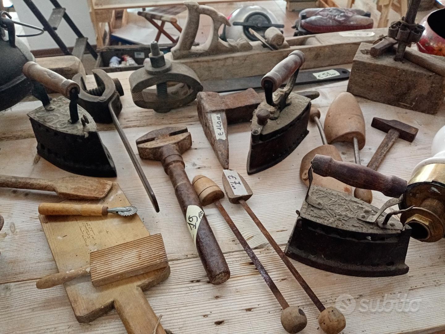 Vecchio ferro da stiro a carbone in ghisa - Collezionismo In vendita a ...