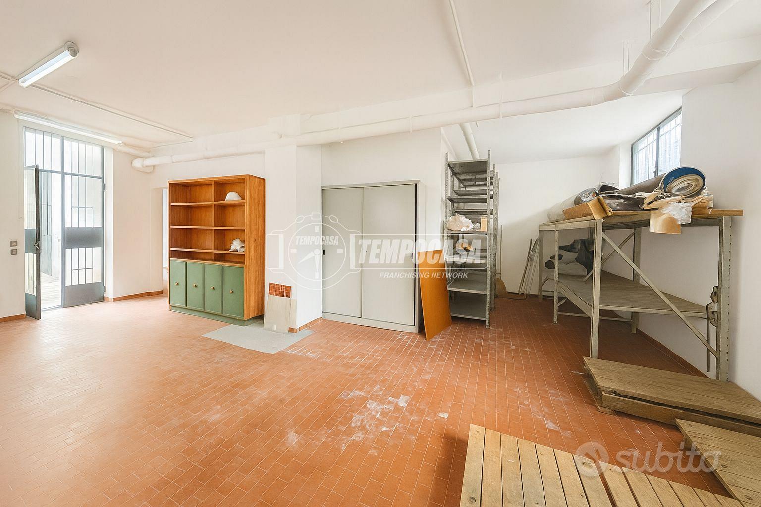 Subito - Milano - Crescenzago-Rizzoli - Magazzino a Milano Via ...