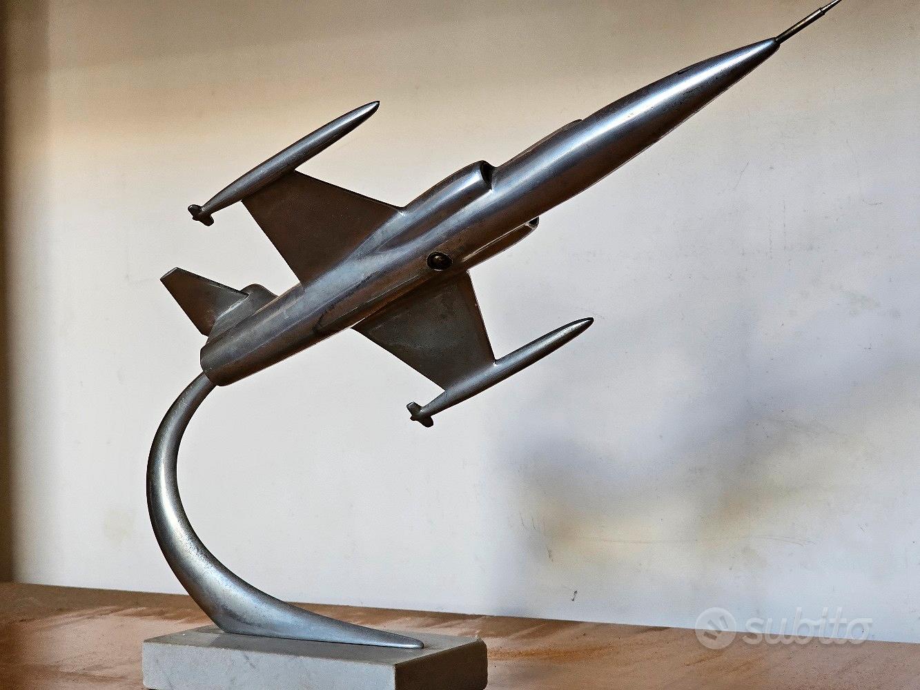 Modello aereo da scrivania d'epoca in metallo - Collezionismo In ...