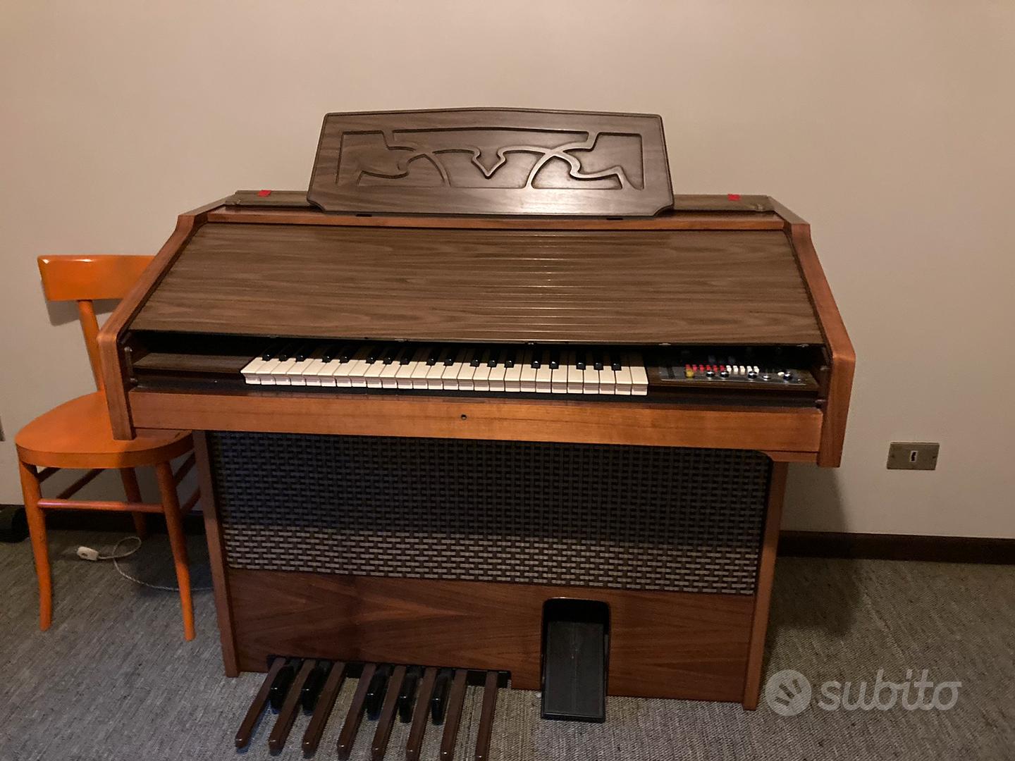 Organo con pedali marca Farfisa - Strumenti Musicali In vendita a Aosta