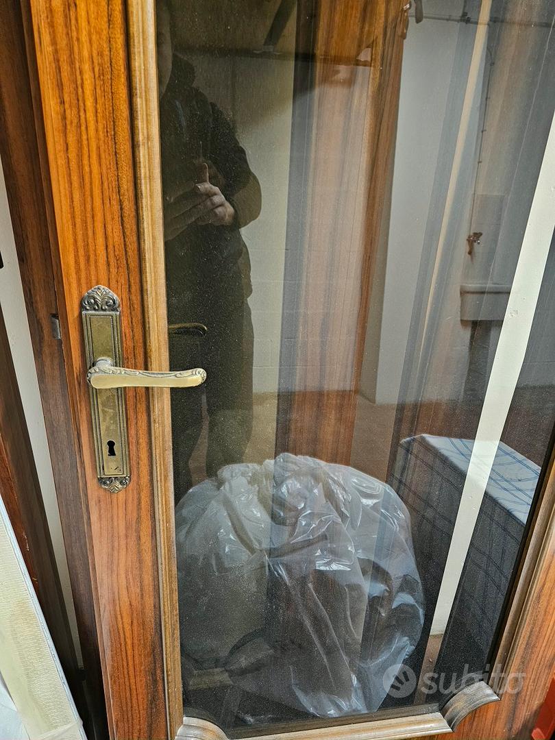 Porta classica in legno pregiato e fisso laterale - Arredamento e ...