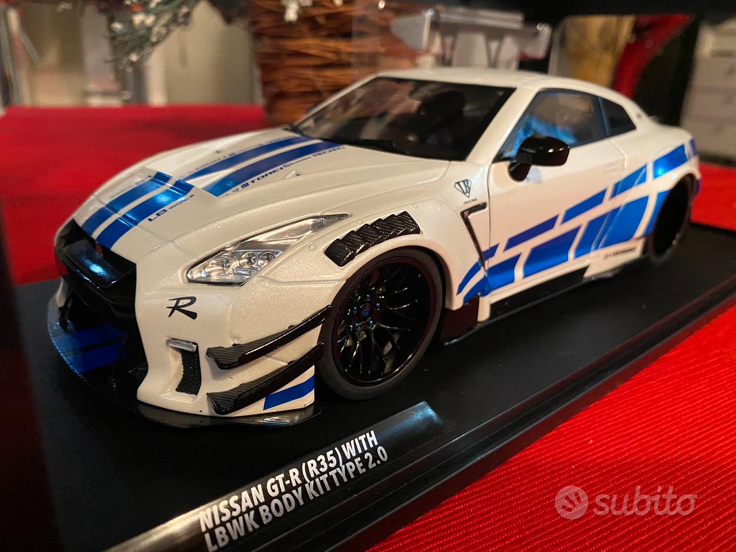 NISSAN GT-R (R35) WITH 1/18 - Collezionismo In vendita a Reggio Emilia