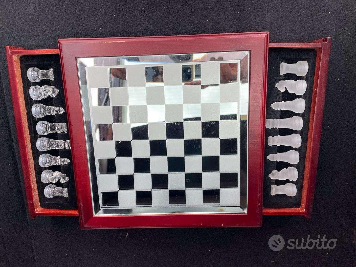 Scacchiera in legno, specchio serigrafato e vetro - Collezionismo In ...