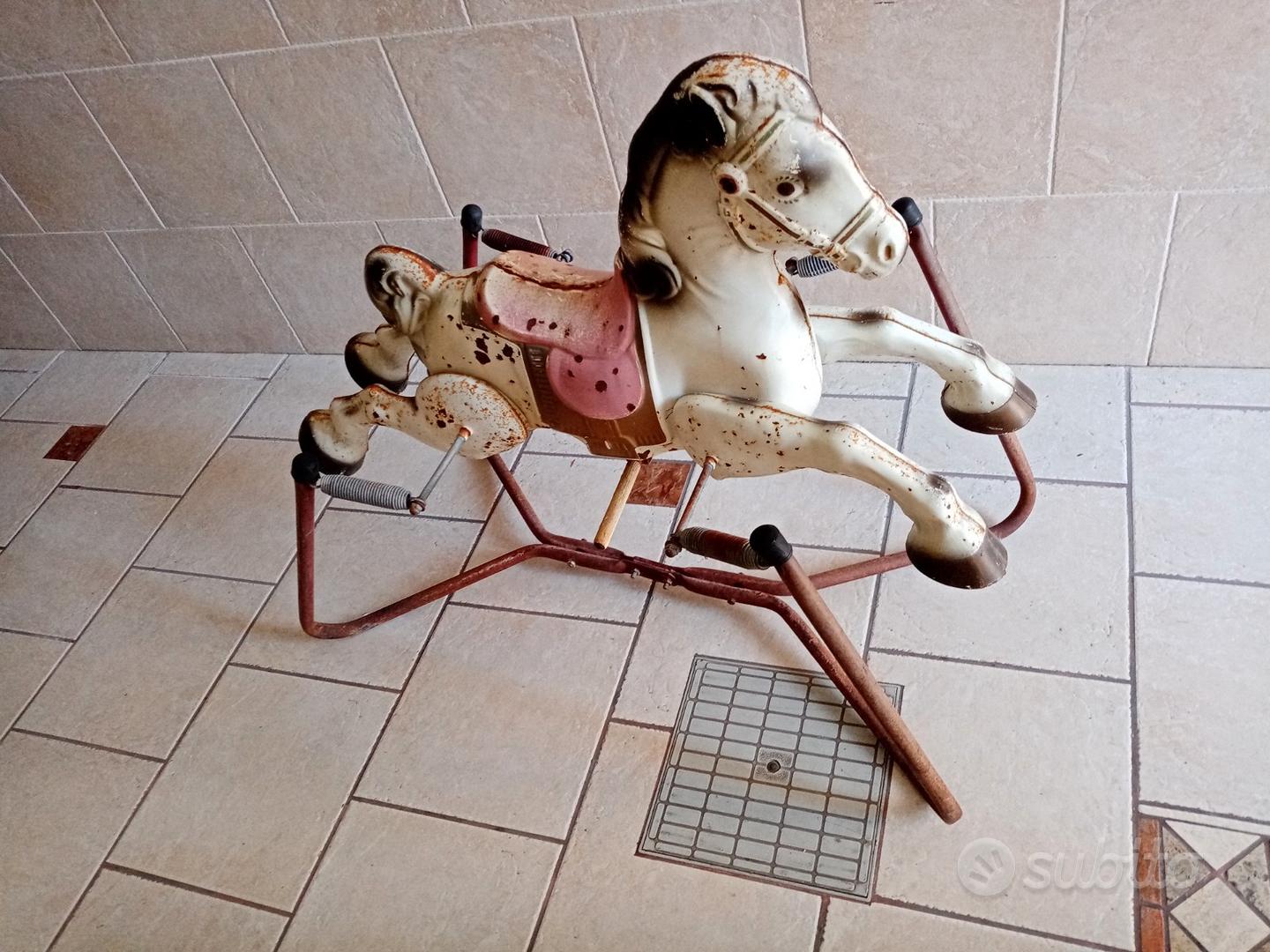 Cavallo a dondolo in latta antico - Collezionismo In vendita a Bari