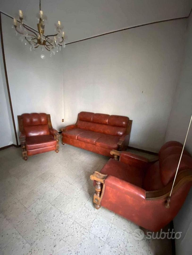 salotto in legno e pelle 2 poltrone e 1 divano - Arredamento e ...