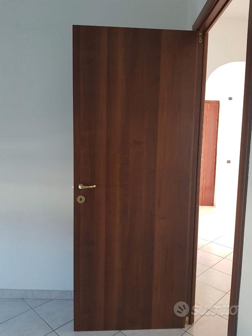 PORTA DA INTERNO COLOR NOCE - Arredamento e Casalinghi In vendita a Milano