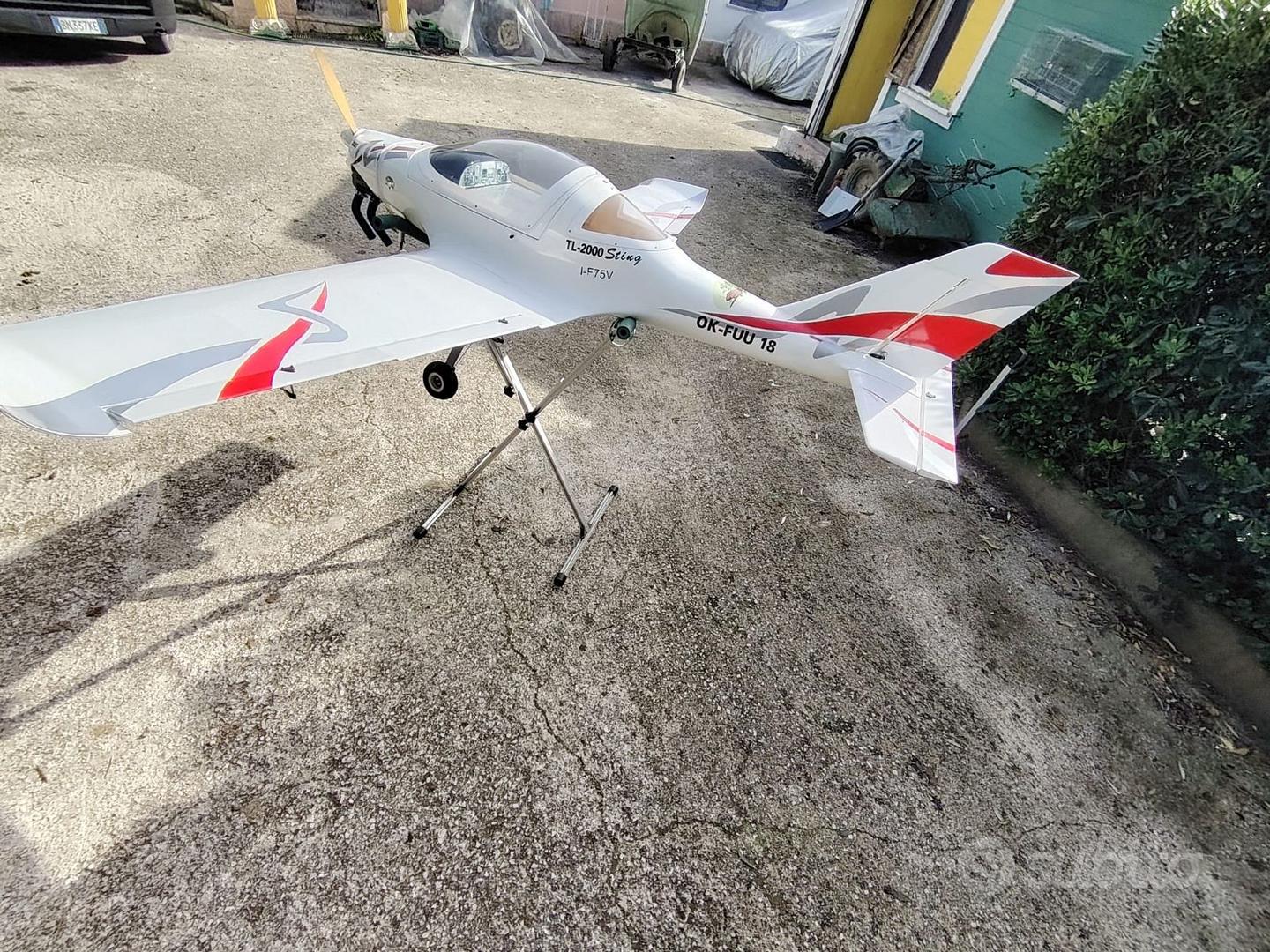 Aeromodello TL-2000 Sting NGH 35/38cc benzina 2T - Collezionismo In ...