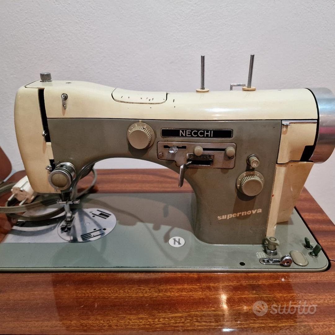 Macchina da cucire Necchi Supernova con mobiletto - Arredamento e ...