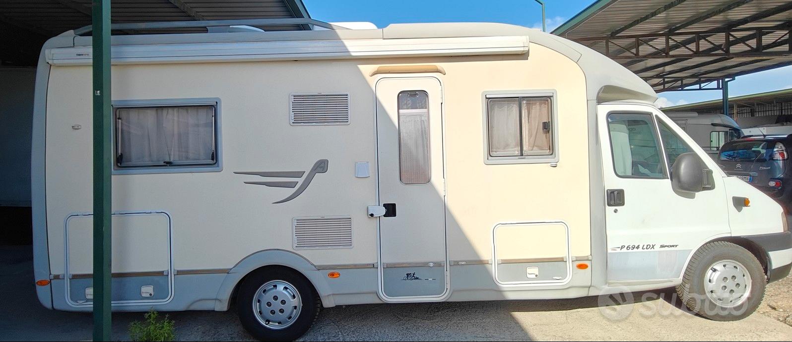 Arca Semintegrale letto basculante - Caravan e Camper In vendita a Roma