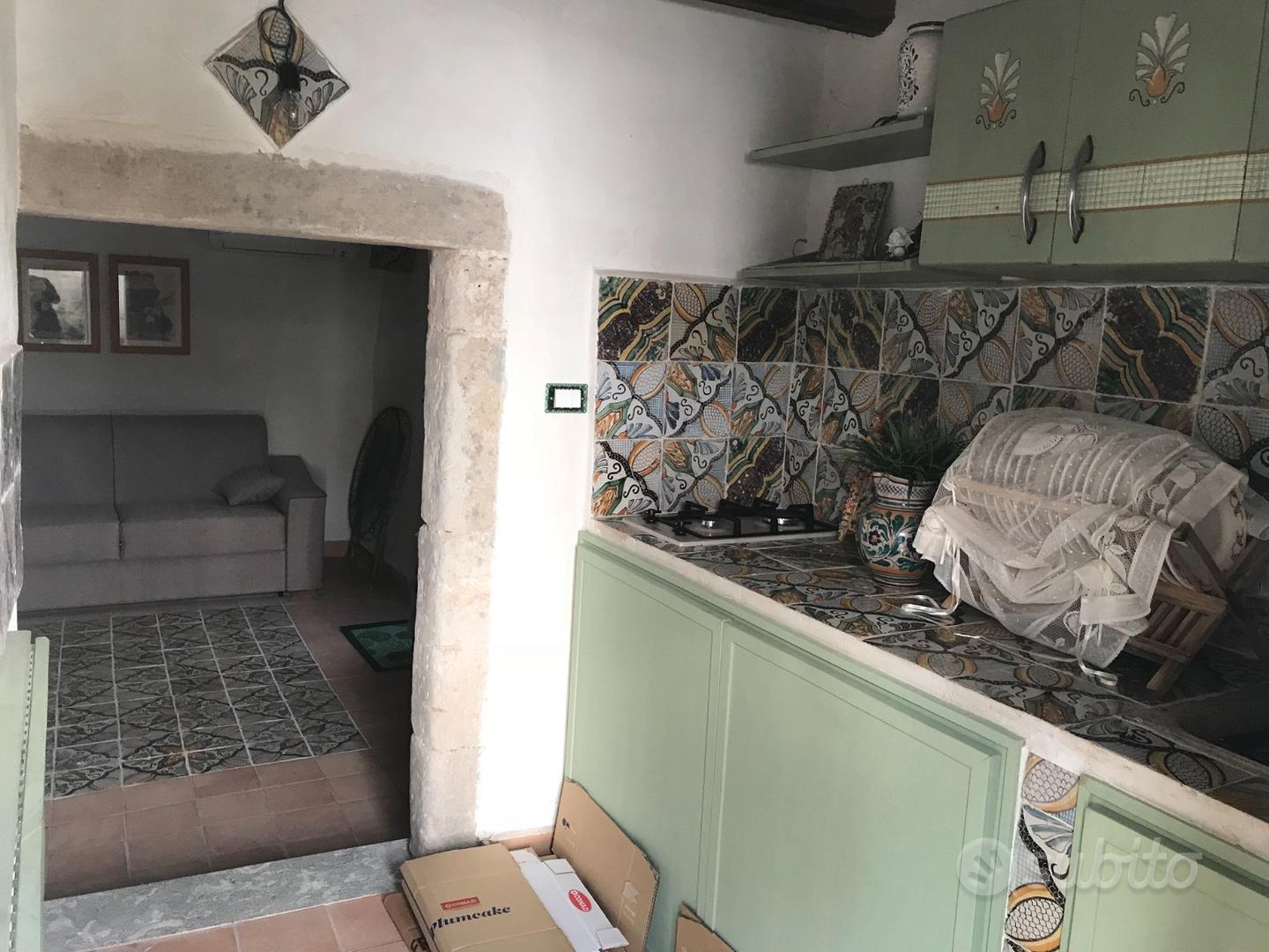 Tre appartamenti in palazzina storica Erice Vetta - Appartamenti In ...