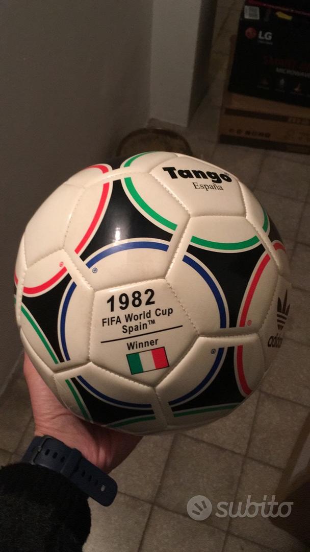 Pallone calcio Tango 1982 - Sports In vendita a Grosseto