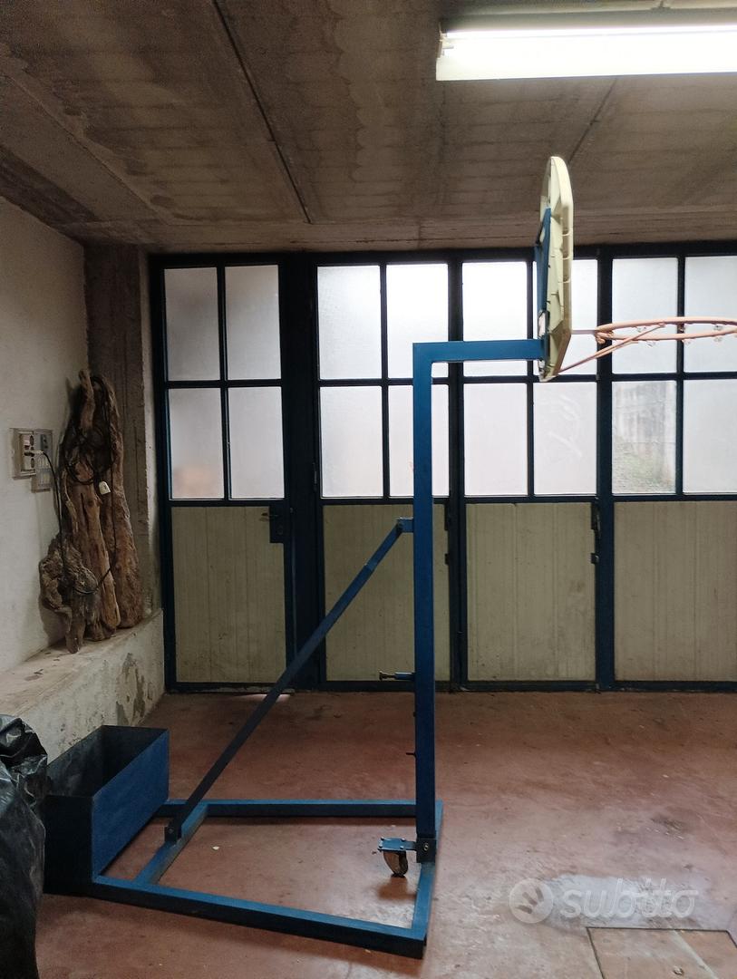 CANESTRO PORTATILE IN FERRO - Sports In vendita a Belluno