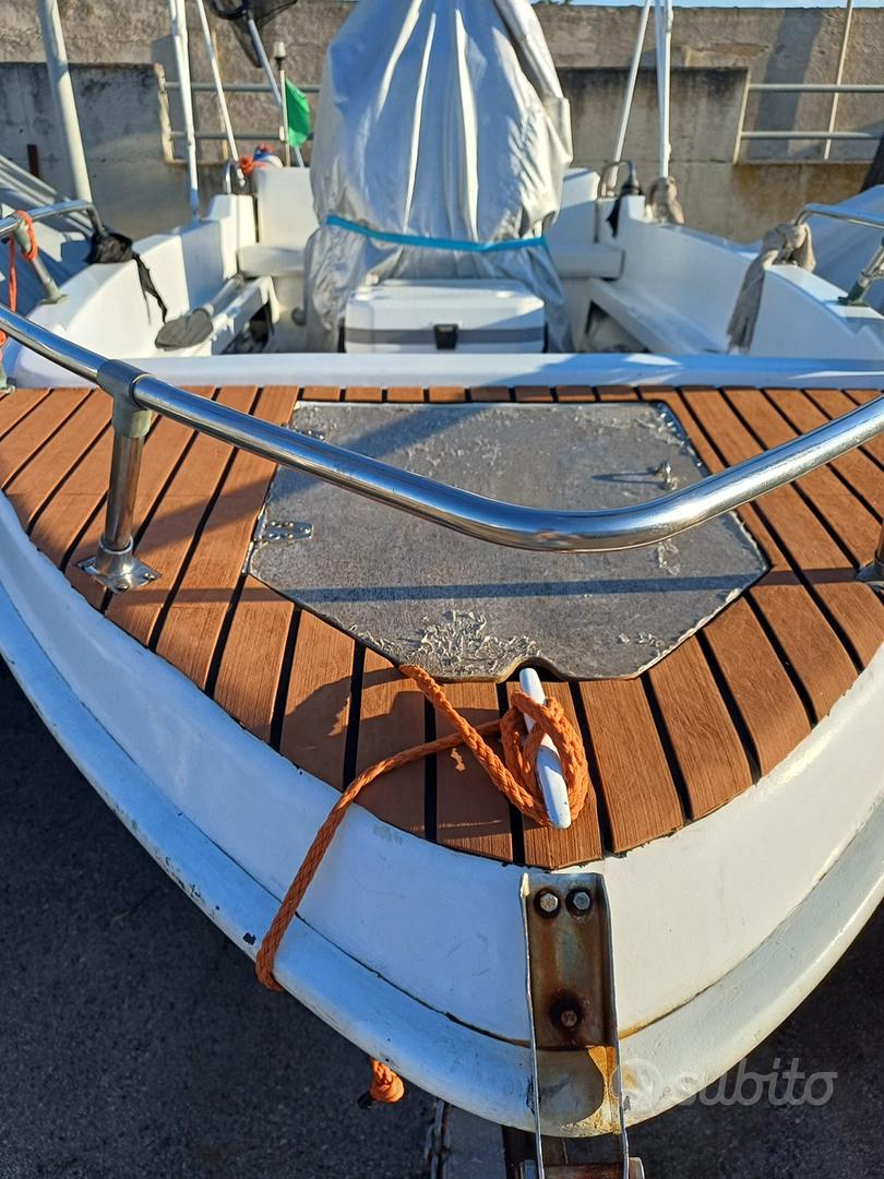 Barca con motore e carrello - Nautica In vendita a Bari