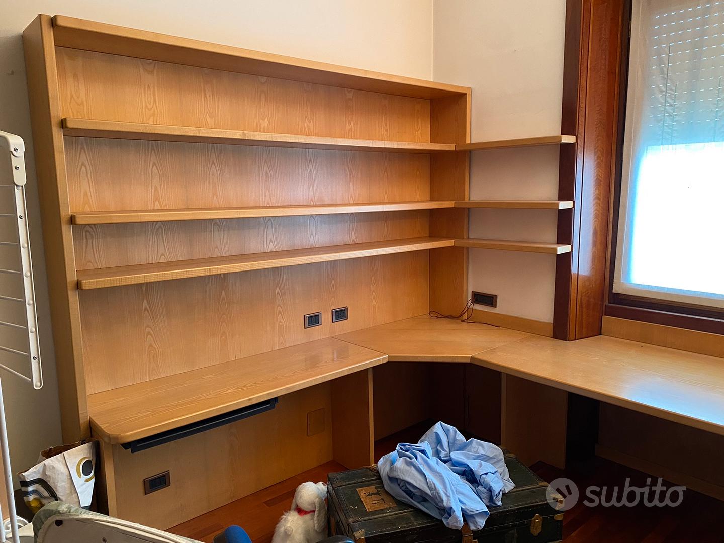 Scrivania e libreria - Arredamento e Casalinghi In regalo a Milano