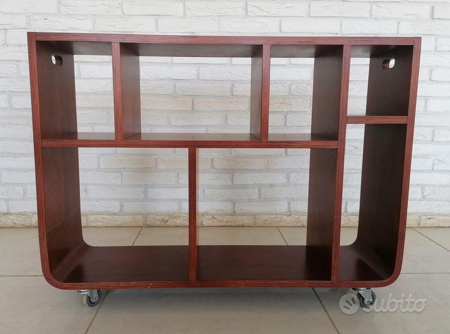 Mobiletto In Legno Con Ripiani E Rotelle. Made In - Arredamento e ...