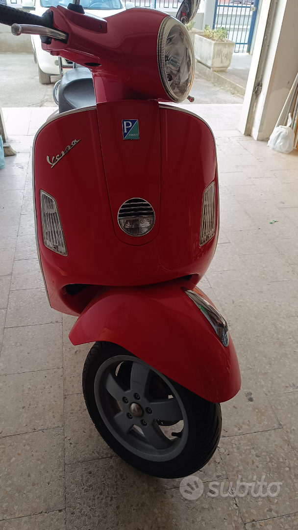 Vespa GTS 125 rossa - Moto e Scooter In vendita a Foggia