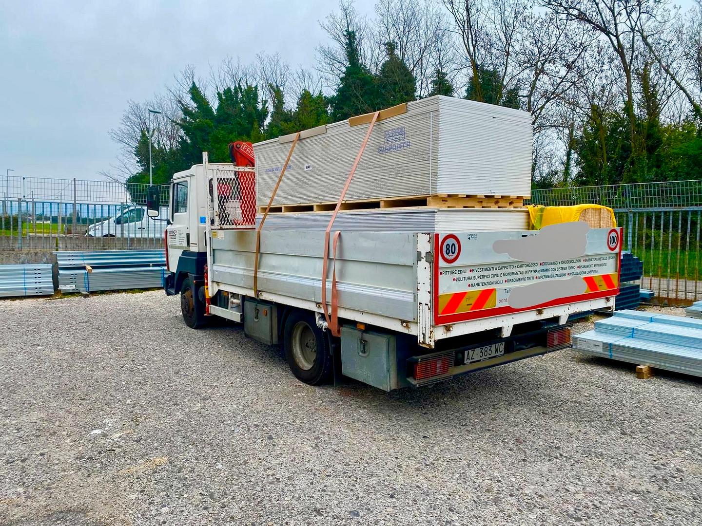 Nissan eco t-135 con gru fassi - Veicoli commerciali In vendita a Udine