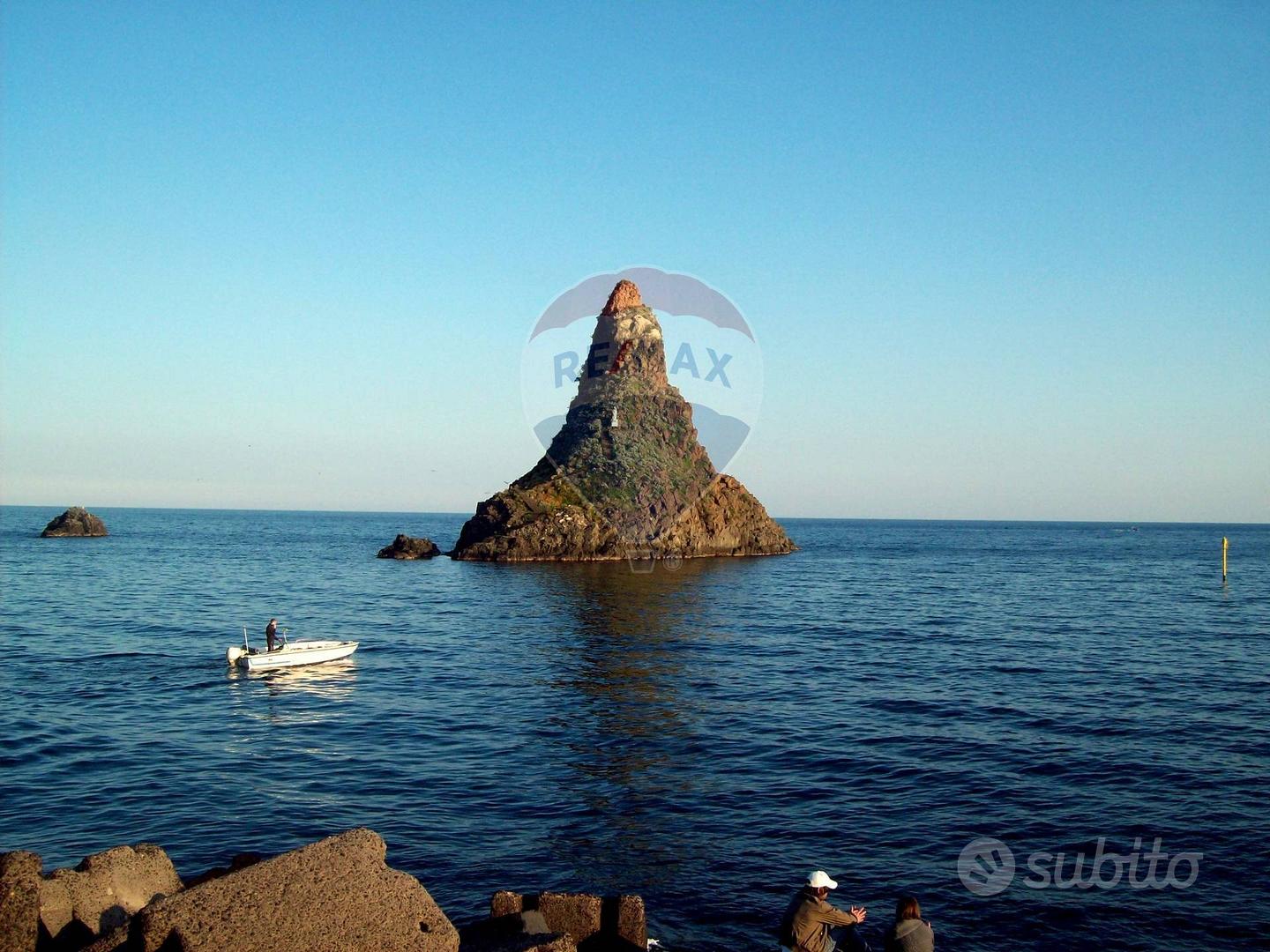 Subito - RE/MAX DOMUS NOVA - Attico/Mansarda - Aci Castello - Loft ...