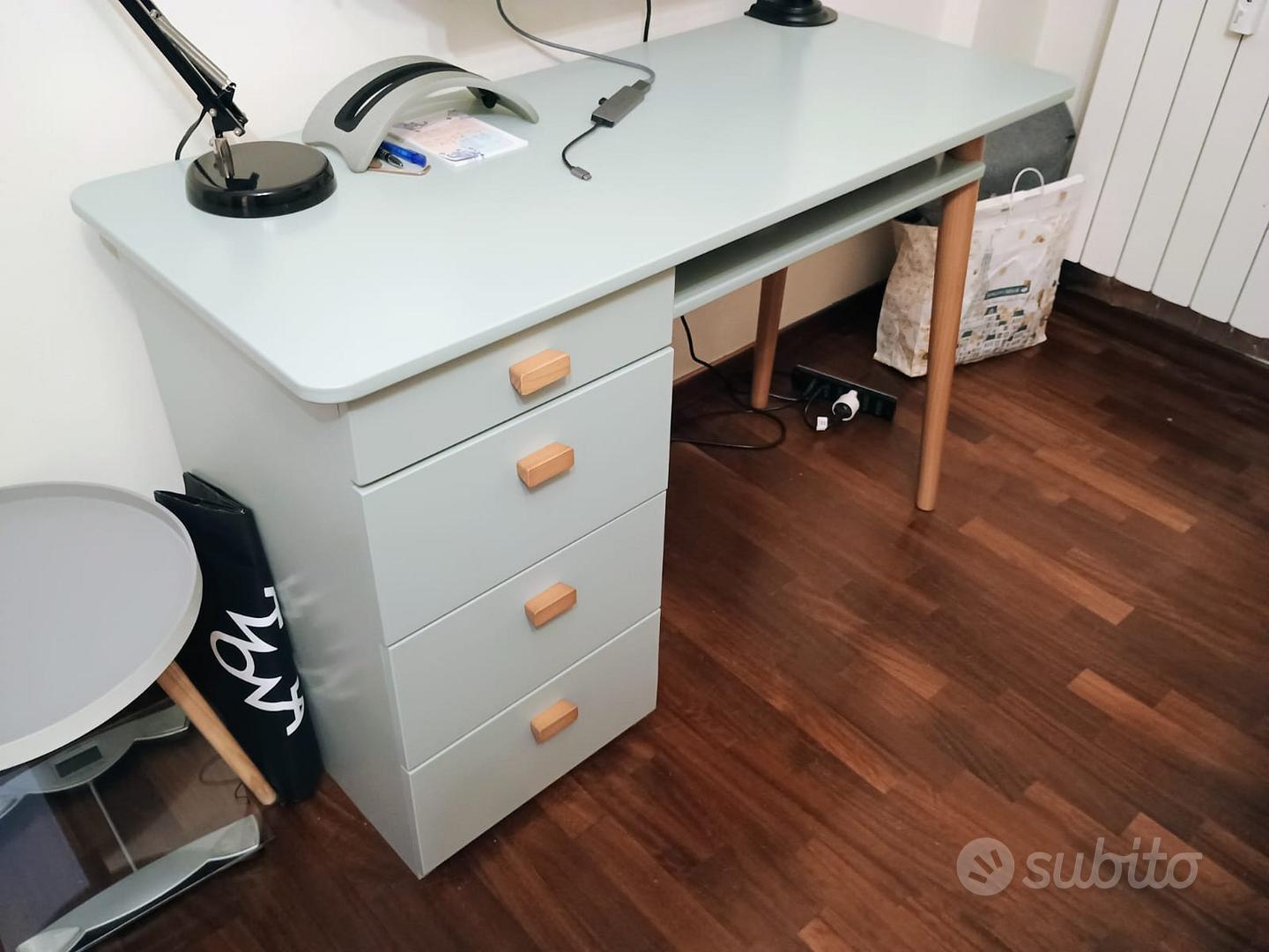Scrivania in legno - Arredamento e Casalinghi In vendita a Varese