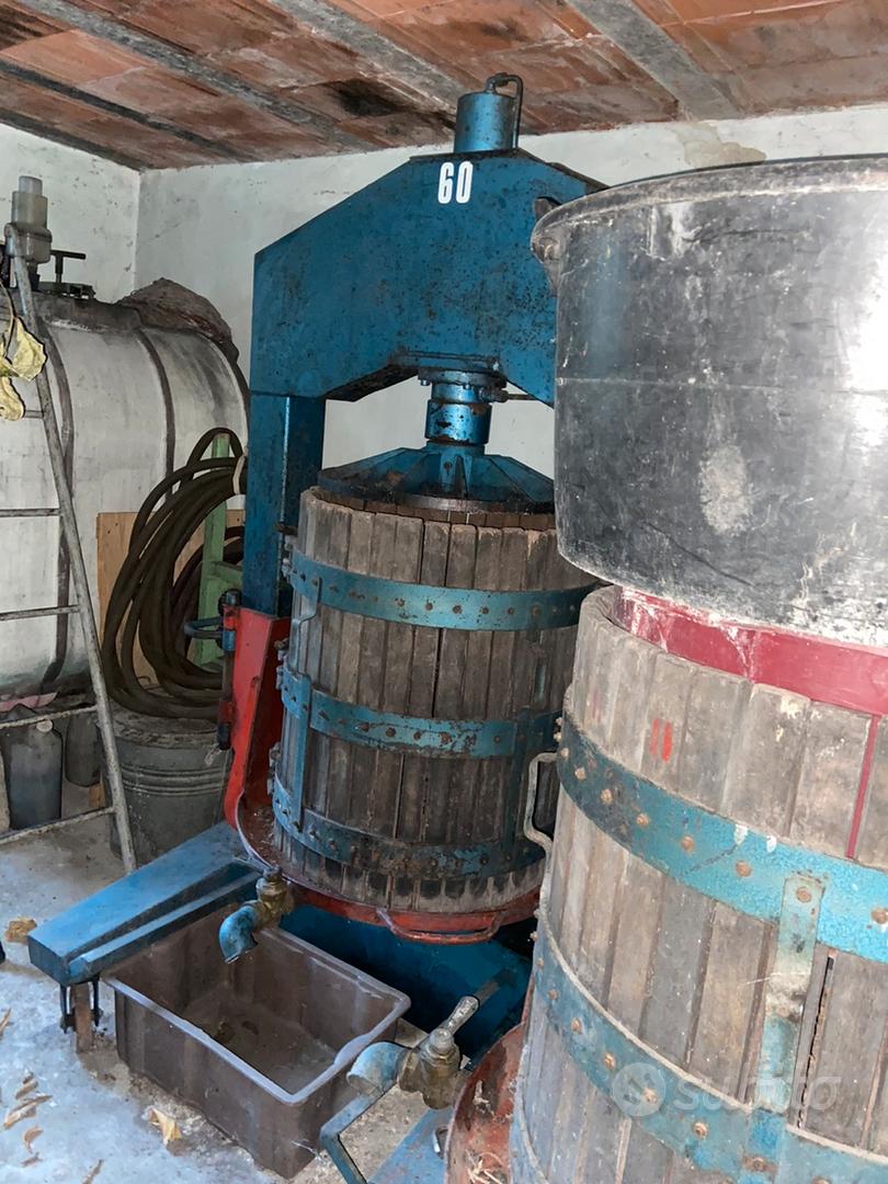 Pressa idraulica per uva con 2 torchi in legno - Giardino e Fai da te ...