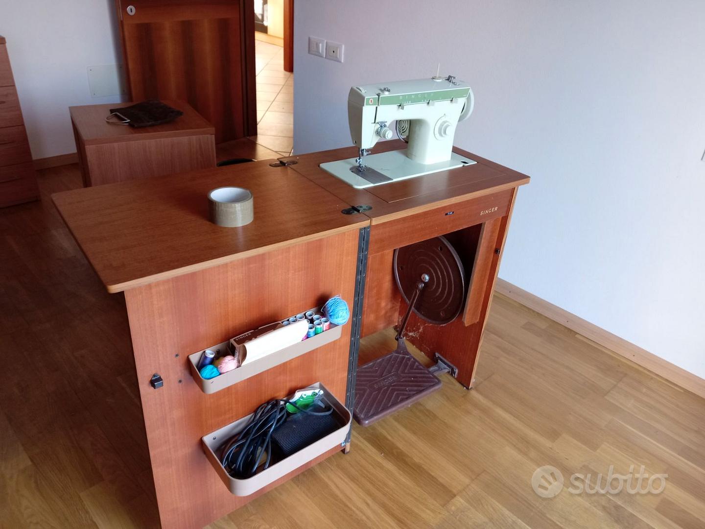 Macchina da cucire Singer con mobile incorporato - Collezionismo In ...
