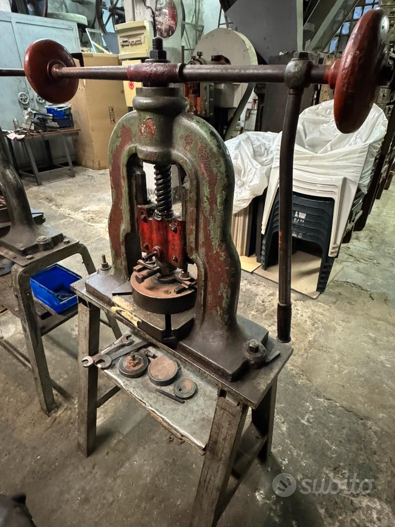 Pressa a mano ( bilanciere ) - Giardino e Fai da te In vendita a Genova