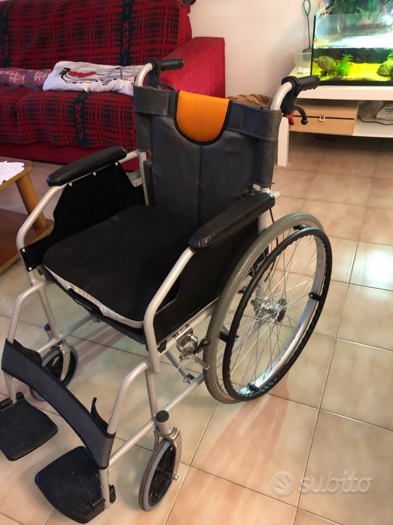 Sedia a rotelle e cuscino antidecubito - Arredamento e Casalinghi In ...