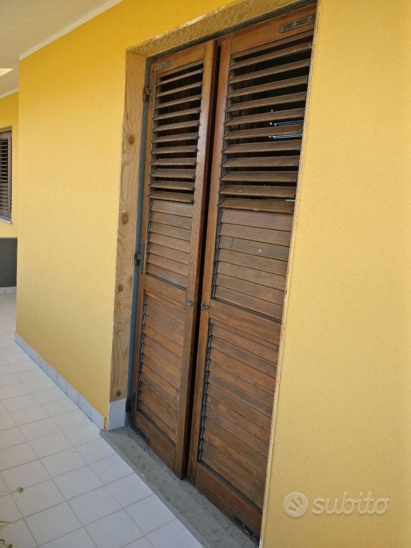 Persiane in legno varie misure - Arredamento e Casalinghi In vendita a ...