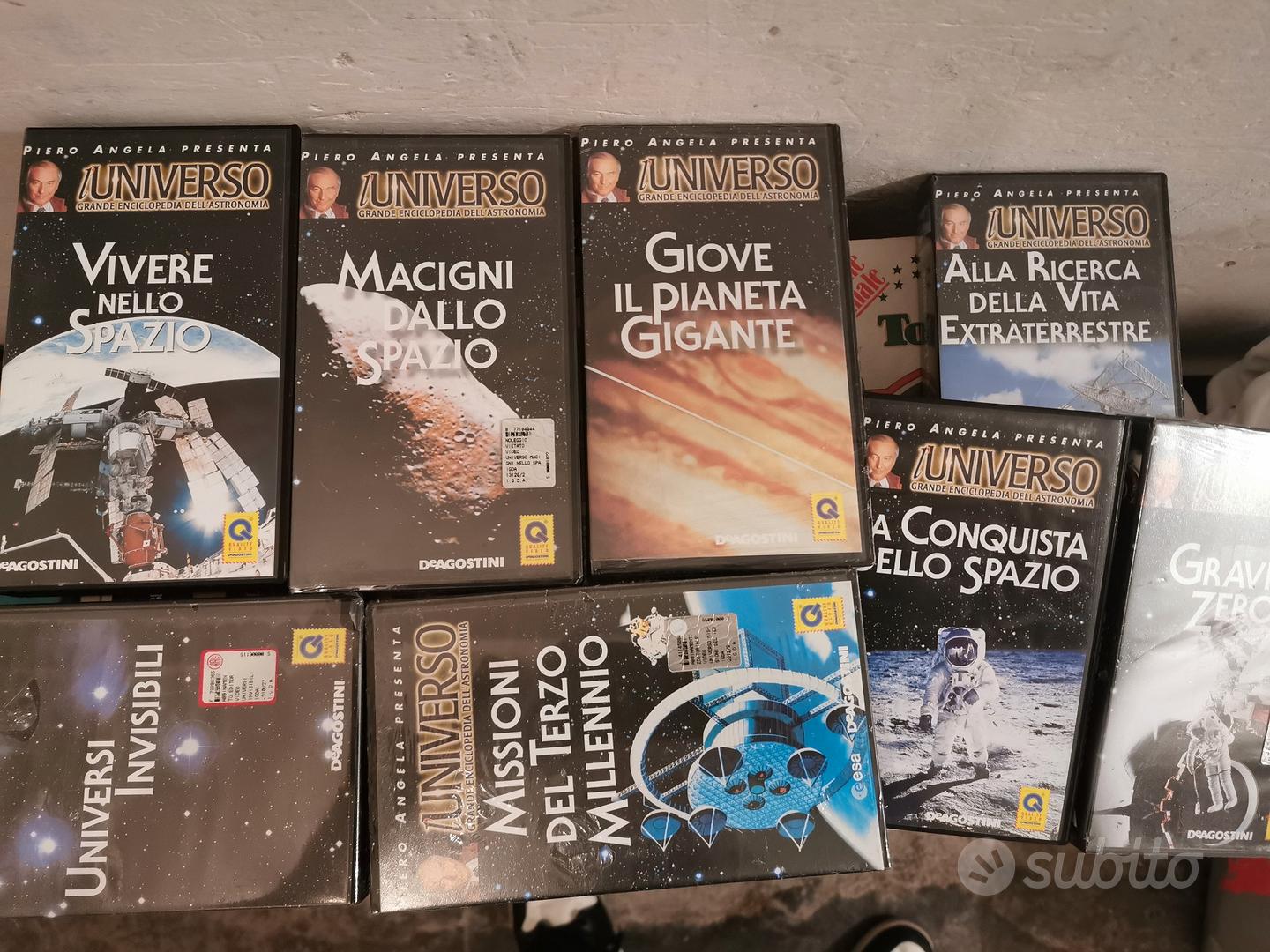 VHS UNIVERSO PIERO ANGELA - Collezionismo In vendita a Napoli