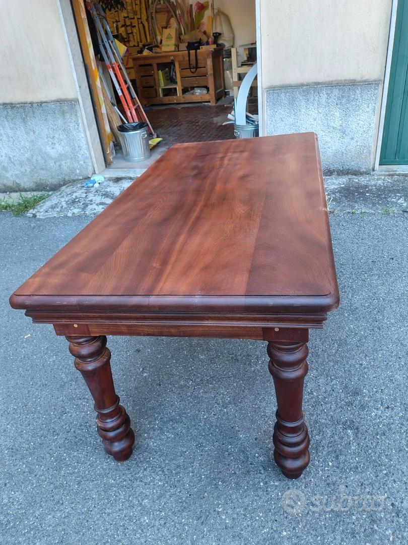 Tavolo mogano massello perfettamente restaurato - Arredamento e ...