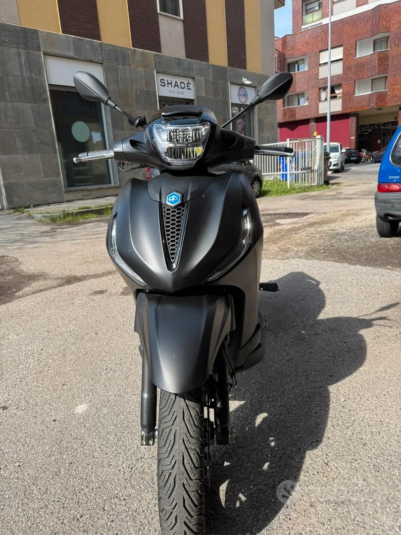 Beverly 300 Deep Black - Moto e Scooter In vendita a Torino