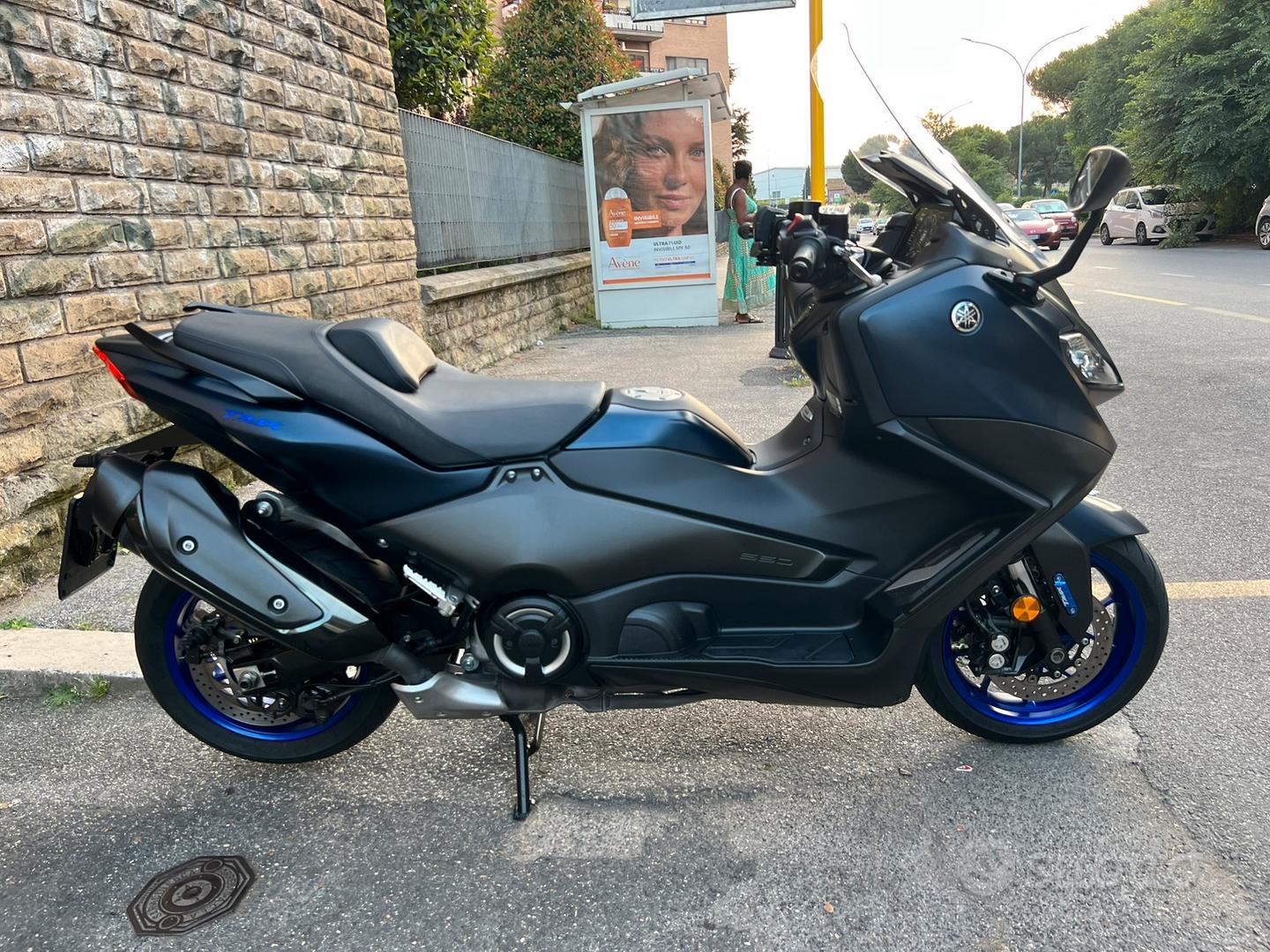 T MAX 560 schermo TFT km14.000 (permuto inferiore - Moto e Scooter In ...