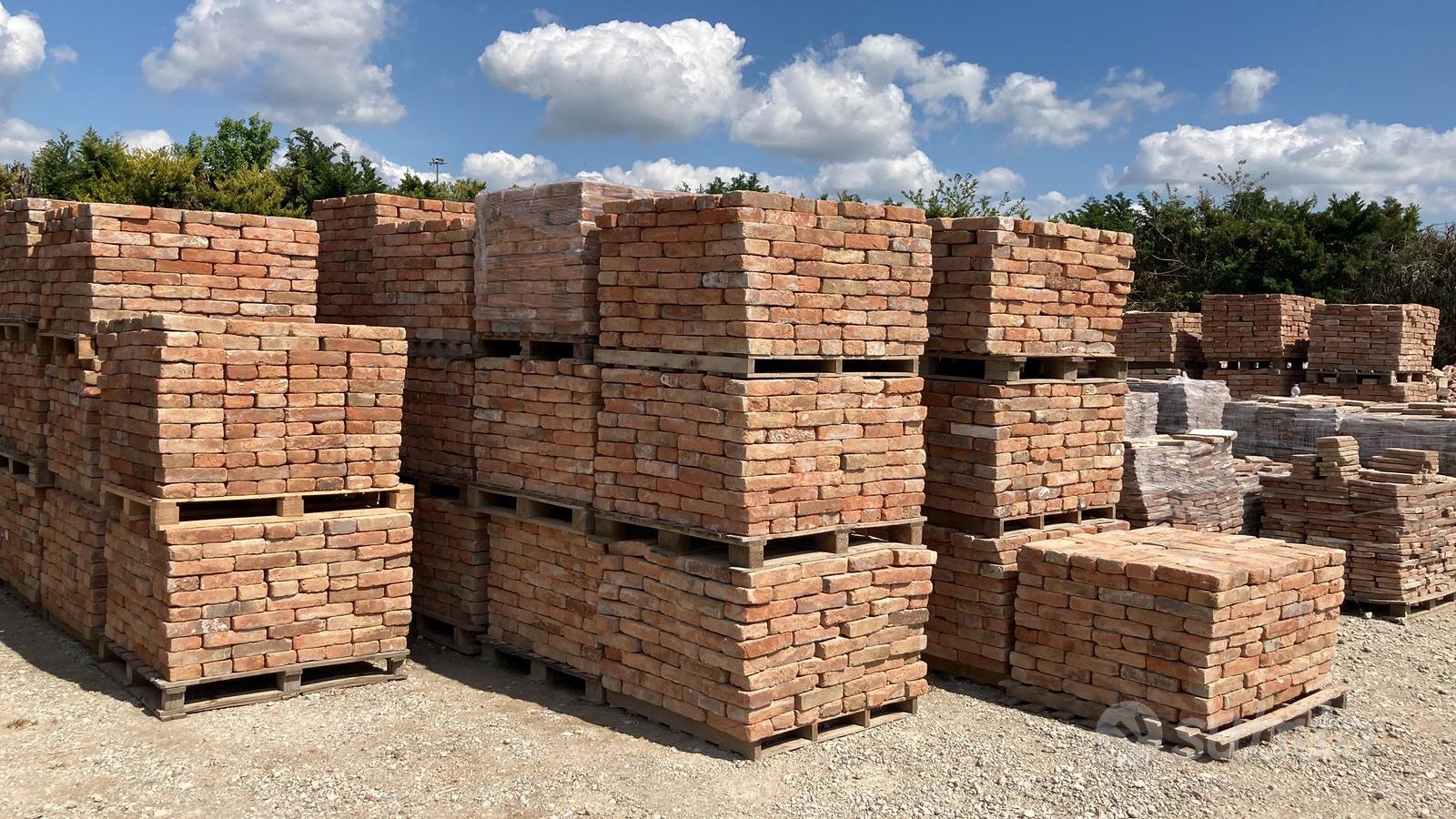 Mattoni coppi travi - Giardino e Fai da te In vendita a Ferrara