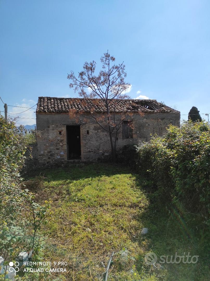 Rudere con terreno agricolo - Terreni e rustici In vendita a Reggio ...