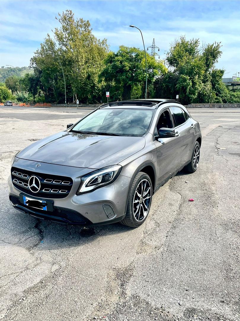 Mercedes GLA 200d Premium AMG Automatic - tetto - Auto In vendita a Napoli
