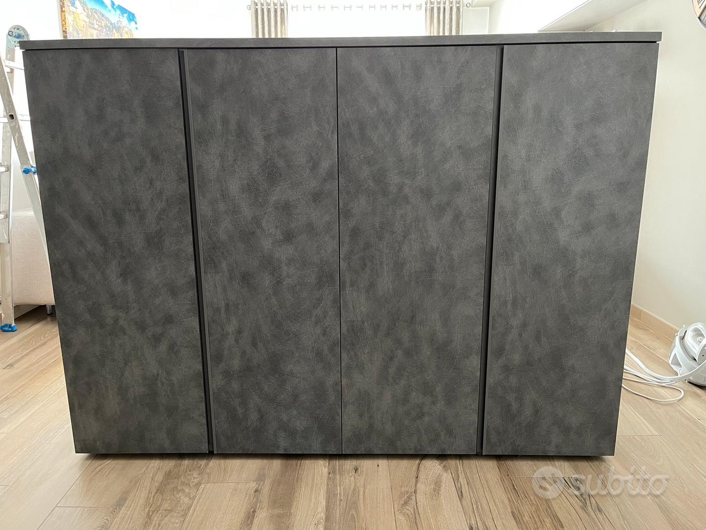 Mobile guardaroba moderno simil cemento grigio - Arredamento e ...