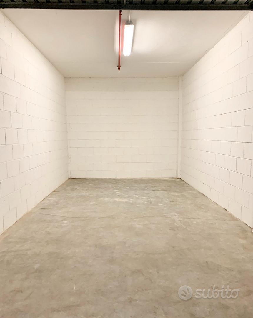 BOX AUTO garage DEPOSITO magazzino - Garage e box In affitto a Roma