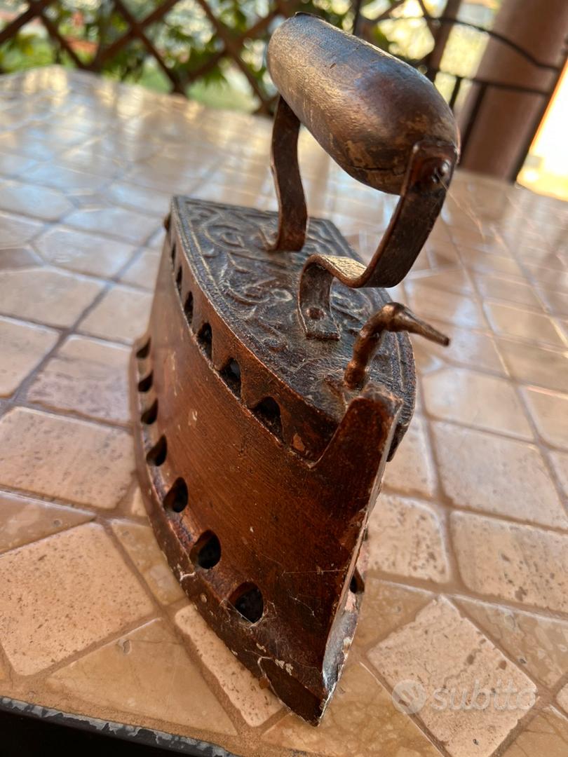 Ferro da stiro antico - Collezionismo In vendita a Cremona