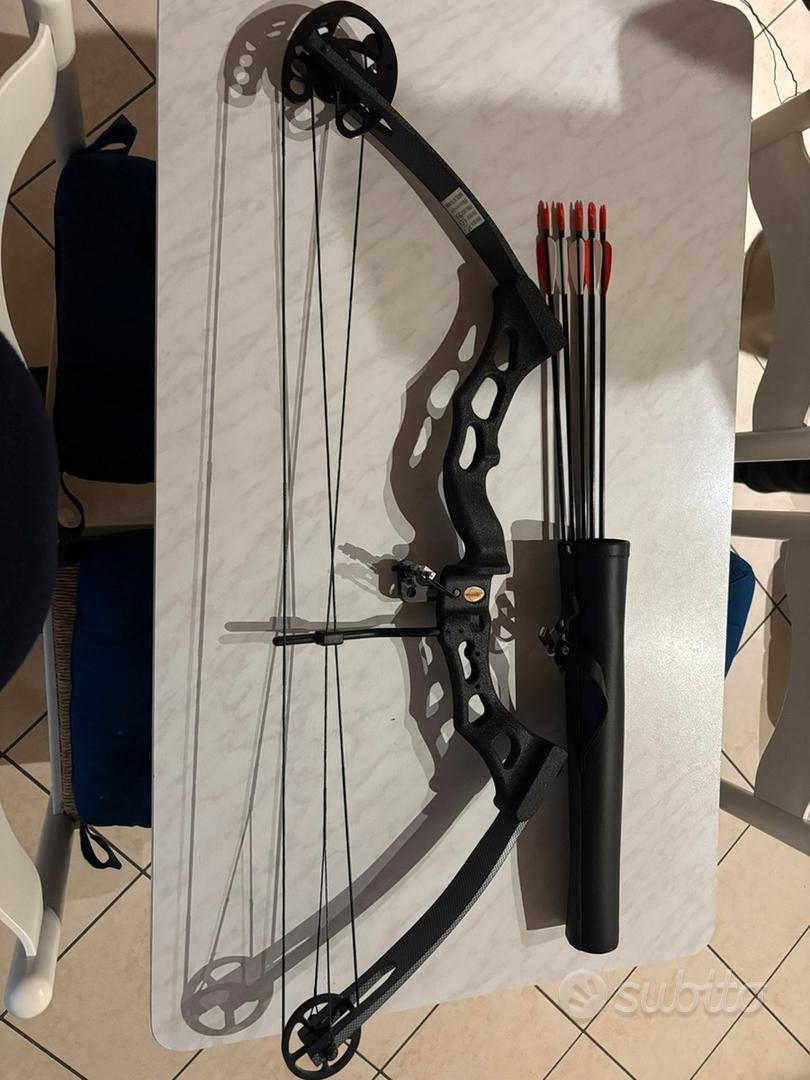 Arco Compound con 5 frecce nuovo - Sports In vendita a Udine