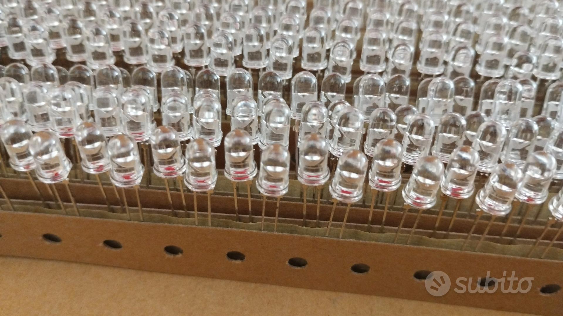 Strisce di led 5mm rossi verdi e blu - Informatica In vendita a Siena