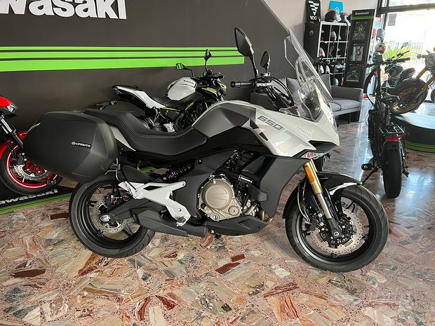 Cf MOTO MT 650 2023