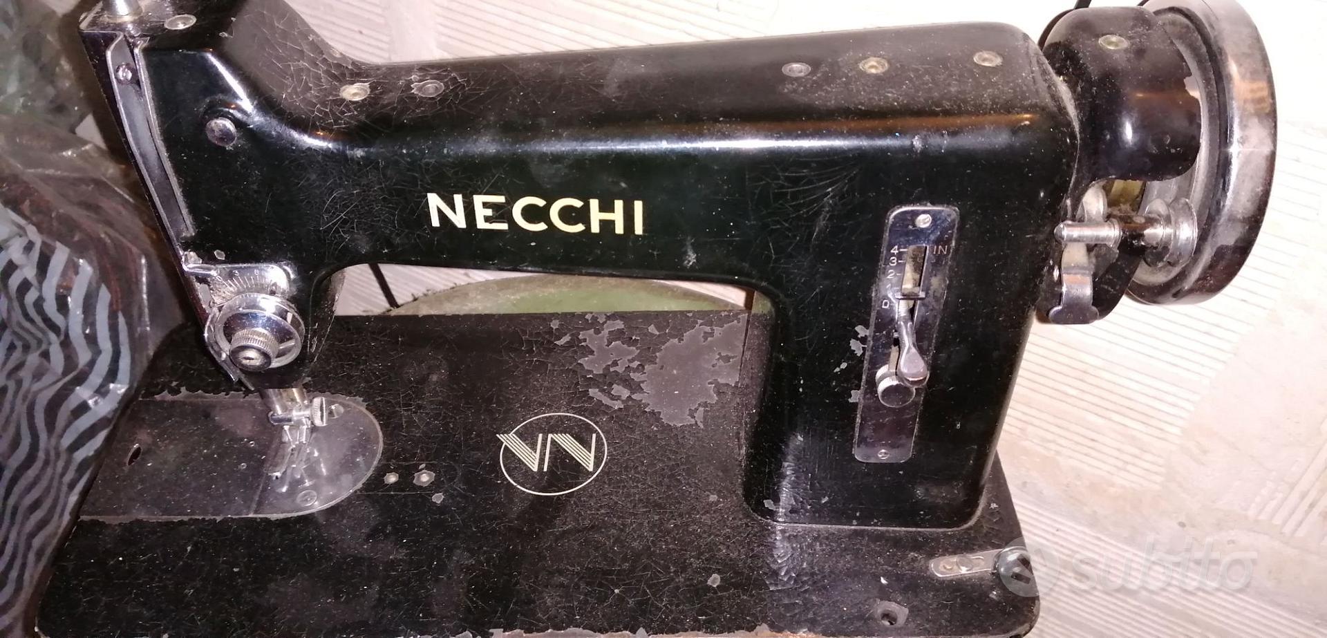 Macchina da cucire Necchi vintage - Collezionismo In vendita a Bologna
