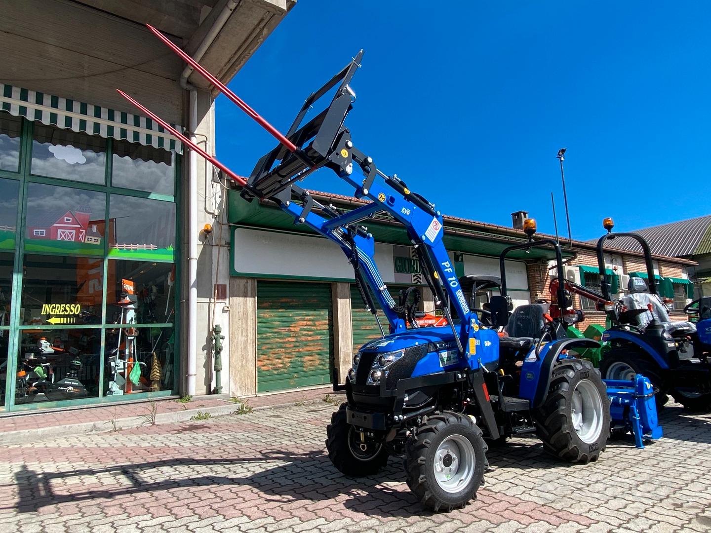 Subito - GIORDANO SRL - Trattore SOLIS S22 Caricatore Forca Rotoloni ...