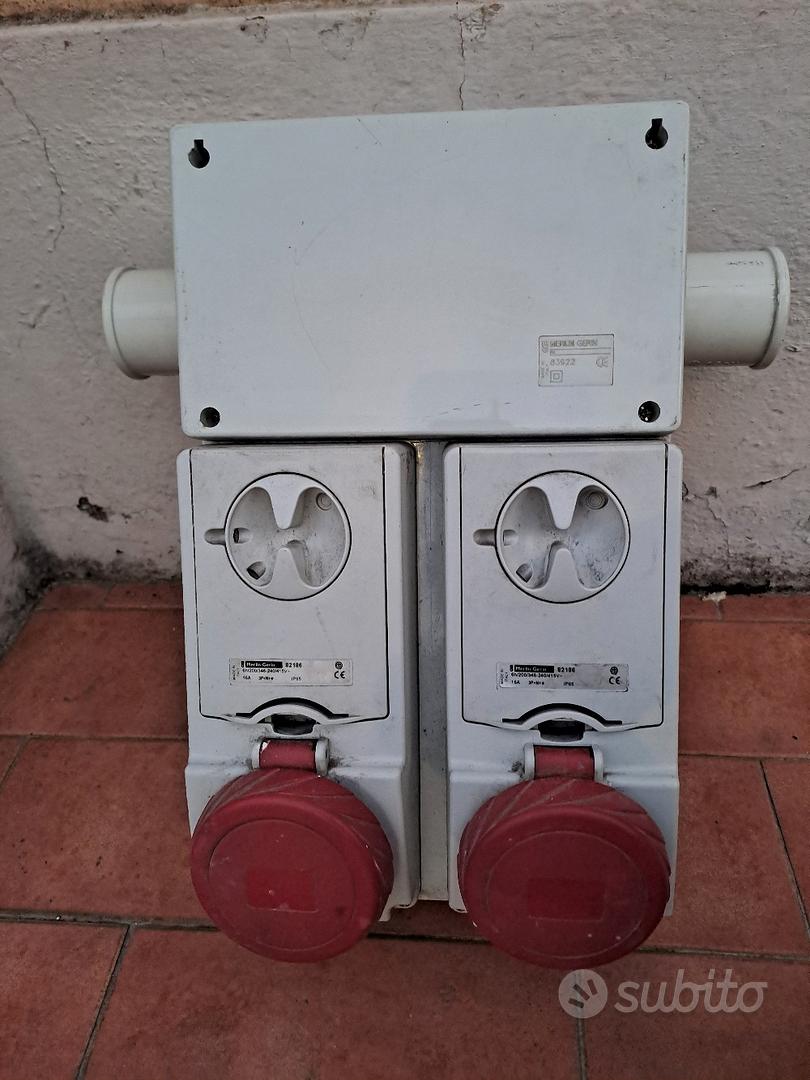 Blocchi con prese interbloccate trifase 400V e 16A - Giardino e Fai da ...