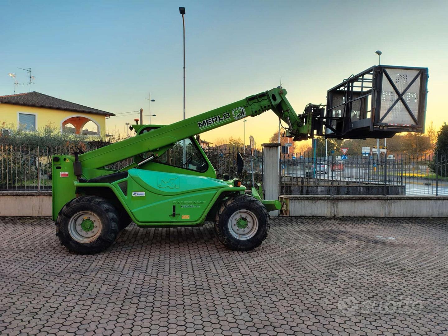 Subito - Agrimec srl - SOLLEVATORE TELESCOPICO USATO MERLO P38.12 PLUS ...