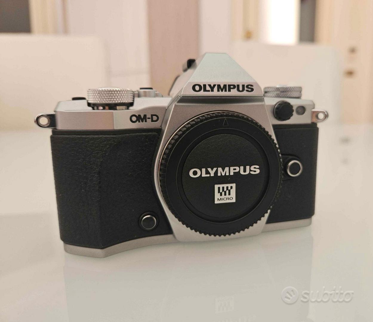 Olympus E-M5 Mark II + Accessori - Fotografia In vendita a Latina