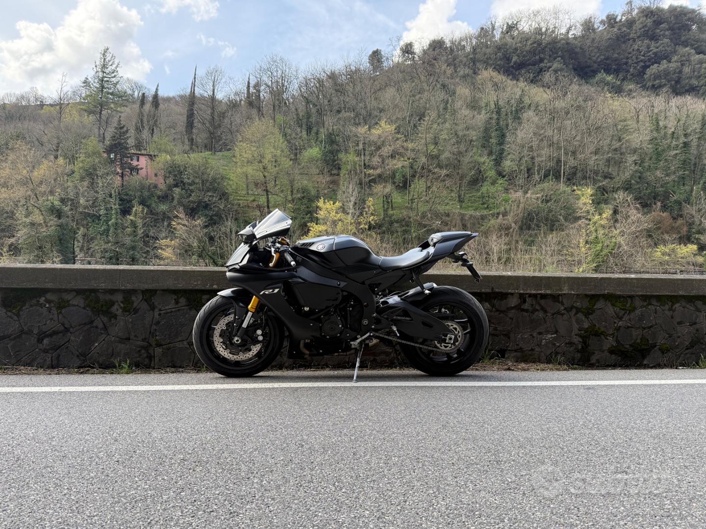 Yamaha YZF R1 - 2019 + Akra - Moto e Scooter In vendita a Lucca