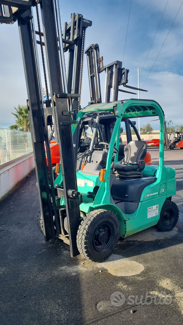 Muletti Carrelli elevatori Miniescavatori Rimorchi - Veicoli ...