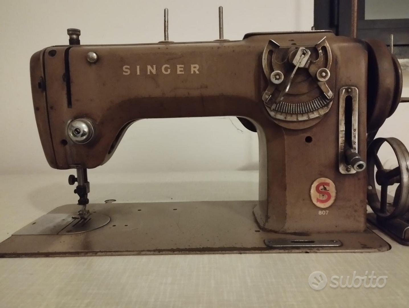 Macchina da cucire Singer 807 con tavolo - Collezionismo In vendita a ...